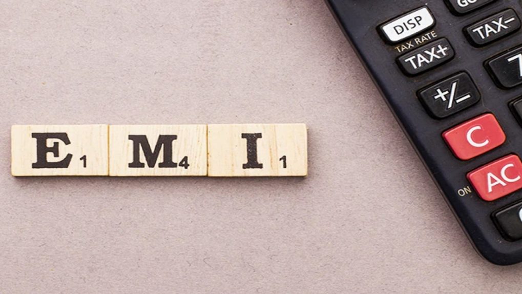 आम आदमी की टेंशन बढ़ाएगी ये रिपोर्ट, बैंक बढ़ा सकते हैं आपकी Emi ...