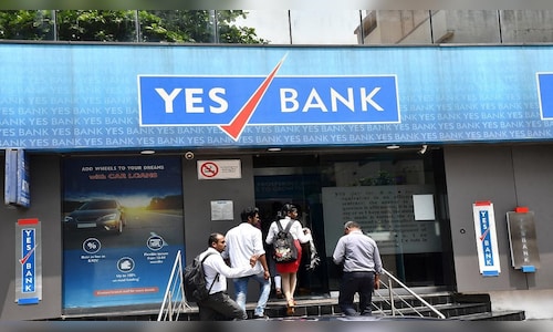 सिर्फ एक शब्द के हेरफेर से Yes Bank के बचे लाखों डॉलर, जानिए कैसे ...
