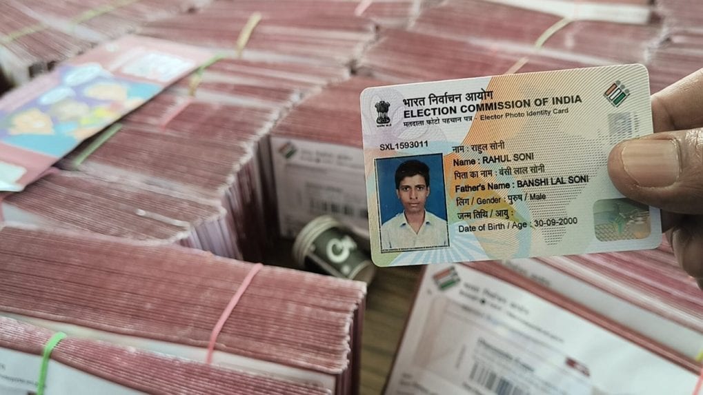 Voter Card भी हुआ स्मार्ट, पहली बार Qr कोड से एक क्लिक में मिल जाएगी ...