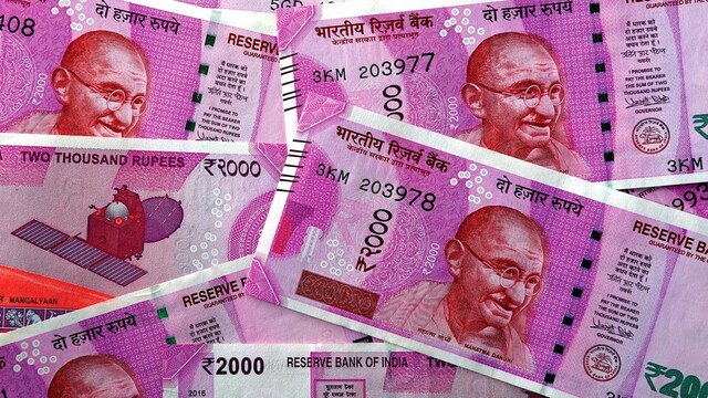 बंद होने के बाद 2000 के नकली नोटों की बाजार में एंट्री, बैंक जाने से ...