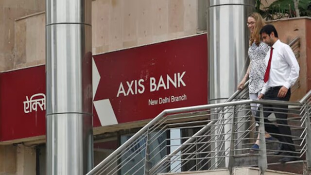 Axis Bank ने अपने करोड़ों ग्राहकों के लिए किया बड़ा एलान, खाते पर ...