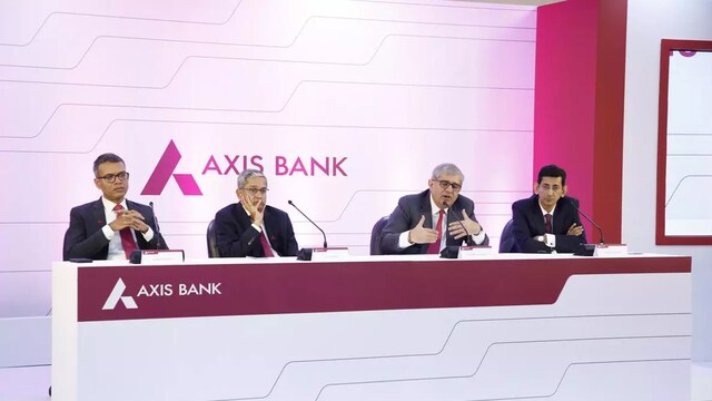 Axis Bank ने अपने करोड़ों ग्राहकों के लिए किया बड़ा एलान, खाते पर ...