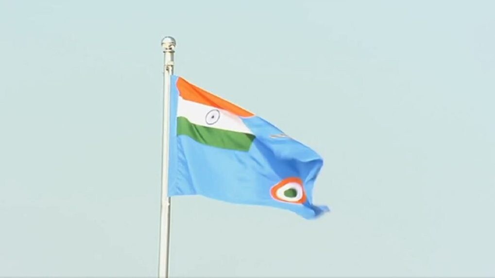 Indian Air Force Day: भारतीय वायु सेना ने नए ध्वज का अनावरण किया, जानिए ...