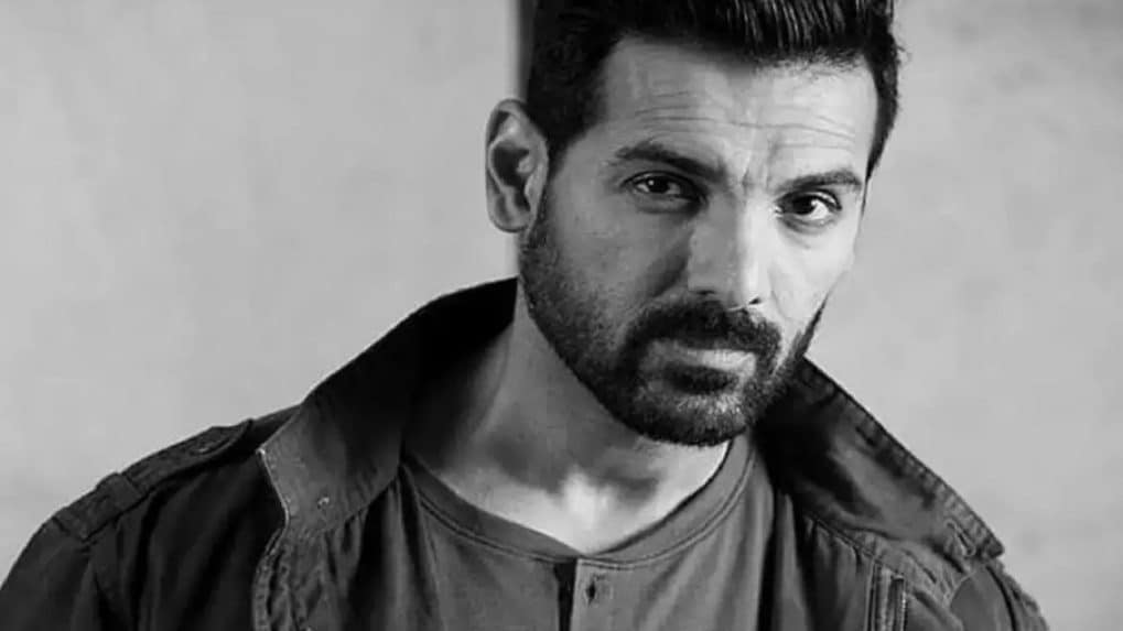 John Abraham ने मुंबई में खरीदा 70 करोड़ का आलीशान बंगला | Business ...