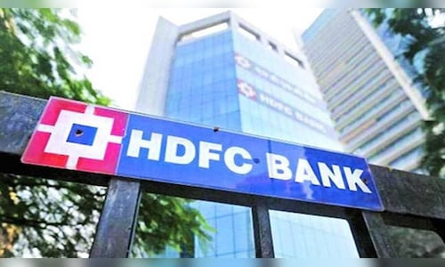 नए साल में लगातार गिर रहे HDFC बैंक को लगा एक और झटका- जानिए अब क्या ...