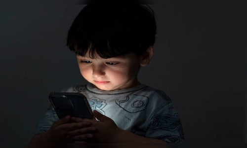 बच्चों का Shorts Addiction अब होगा खत्म! YouTube ने मां-बाप को दिया ये ...