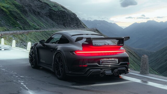 आपने देखी 4.05 करोड़ कीमत वाली नई Porsche 911 Turbo 50 की तस्वीरें ...