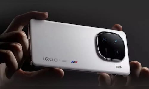 iQOO 13 Review: क्या 55 हजार रुपये की कीमत में खरीदने लायक है ये ...