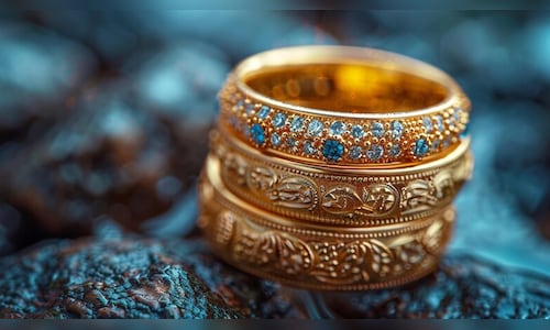 Gold Price Fall: निवेशकों ने शुरू की मुनाफावसूली, सोने की कीमत में ...