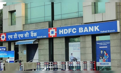 HDFC Bank की दुबई ब्रांच को लगा झटका, नए क्लाइंट्स को जोड़ने पर लगी रोक ...