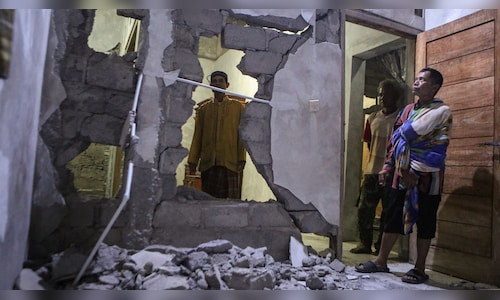 Indonesia earthquake: शक्तिशाली भूकंप से करीब 60 की मौत, मरीजों से भर ...