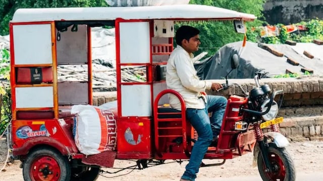 E-Rickshaw चालकों के लिए बड़ी खबर, अब किराए पर चलाने का खेल खत्म, सरकार ...