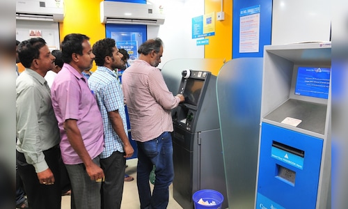 RBI ask banks to ensure ATMs dispense ₹100, ₹200 notes - CNBC TV18