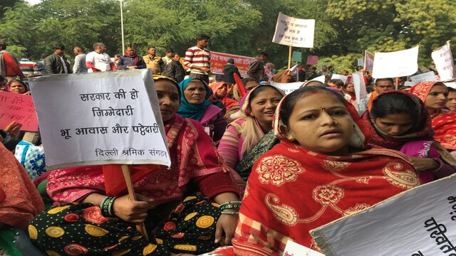 Women now make up 28% of all LIC agents, says Finance Ministry - CNBC TV18