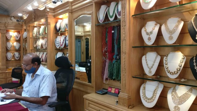 PN Gadgil Jewellers IPO shares listing date, time: GMP indicates strong ...