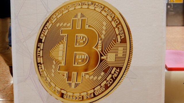 US considers selling government gold reserves to buy Bitcoin - CNBC TV18