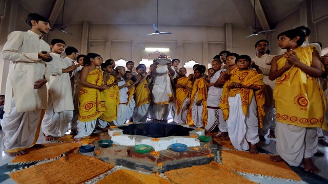 Happy Guru Purnima 2024: Celebrating the spiritual bond between gurus ...