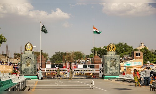 Punjab: Retreat ceremony for public along Pakistan border to resume ...