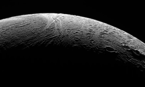 WATCH: Breathtaking video of Saturn emerging from behind the Moon ...