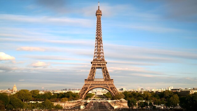 Eiffel Tower catches fire, blaze forces evacuation of 1,200 visitors ...