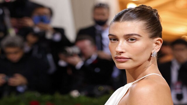 Hailey Bieber sells makeup brand Rhode to Elf Beauty in $1 billion deal ...