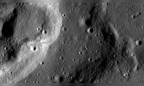 Scientists discover water molecules all over the moon's surface. Here's ...