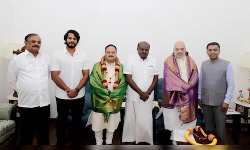 Kumaraswamy's son Nikhil eyes to emerge as Arjuna in 'Kurukshetra ...