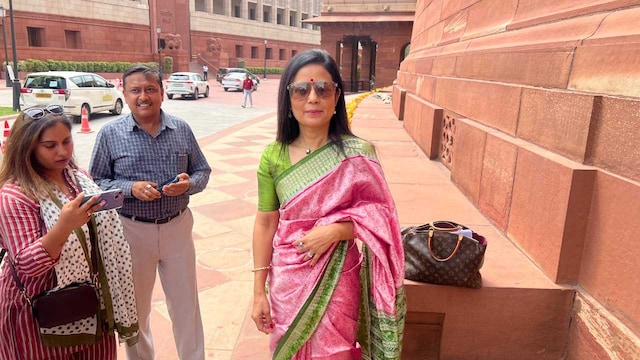 TMC MP Mahua Moitra files complaint against SEBI chairperson with ... TMC MP Mahua Moitra files complaint against SEBI chairperson with ...