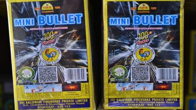 Supreme Court sets Nov 25 deadline for 'permanent' cracker ban in Delhi ...