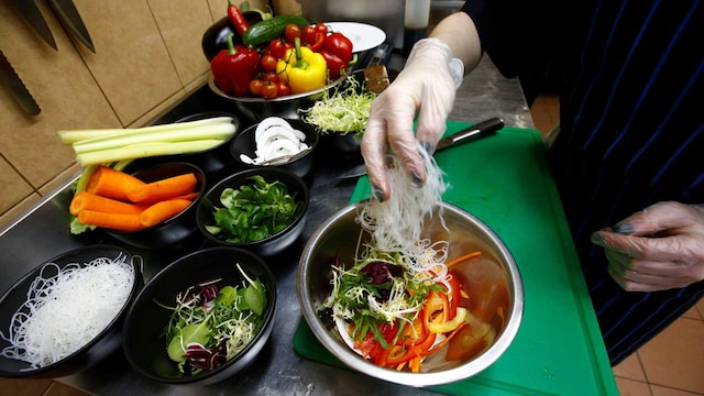 Eat cooked food immediately: WHO shares 10 'golden rules' for consuming ...