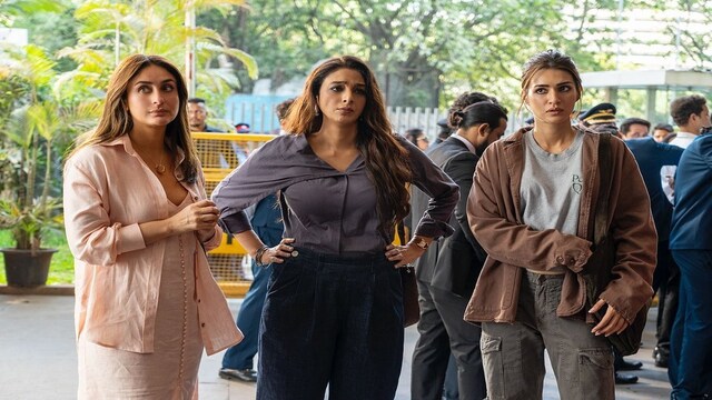 Crew review: Tabu, Kareena Kapoor Khan, Kriti Sanon’s uneven heist ...