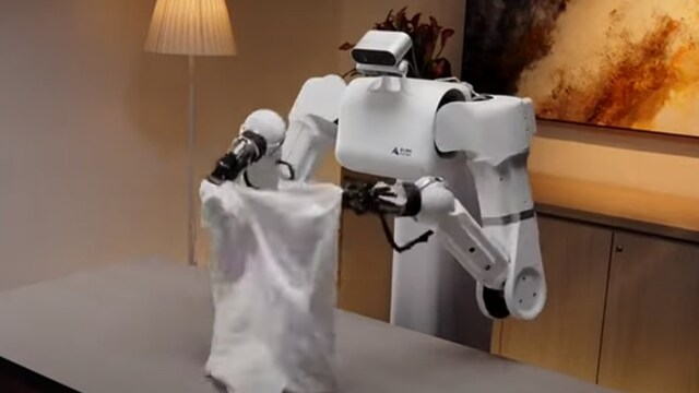 Watch: A new mind blowing Chinese robot claims to be superfast and ...