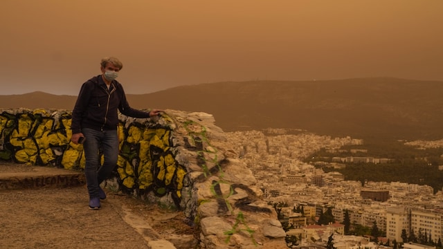 Stunning pictures of Greece turning orange from a Sahara sandstorm ...