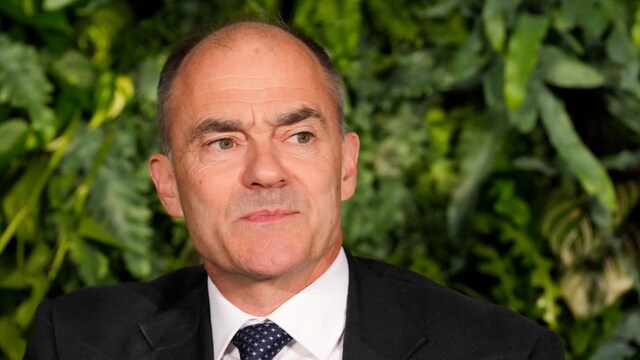 Rolls-Royce’s ex-CEO to run embattled UK air-traffic provider - CNBC TV18