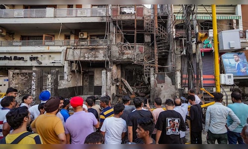 Delhi hospital fire: Expired licence, no NOC for fire dept, unqualified doctors — what we know ...