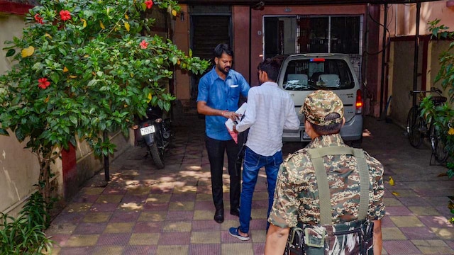 ED arrests Jharkhand Minister Alamgir Alam's secy and latter's domestic ...