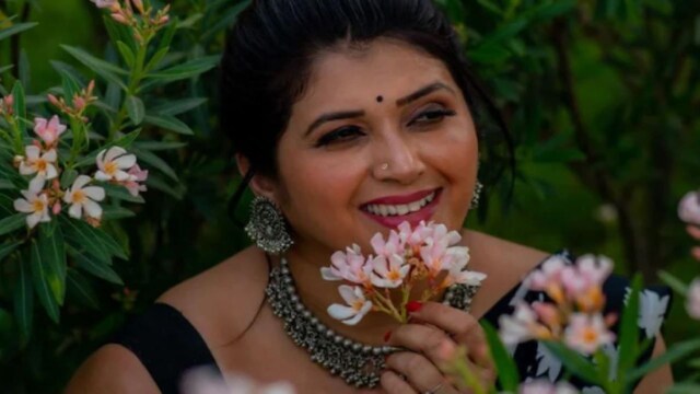 Popular Kannada TV actor Pavitra Jayaram dies in a car accident - CNBC TV18