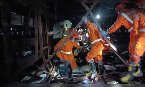 Mumbai Hoarding Collapse Latest Updates: - CNBC TV18