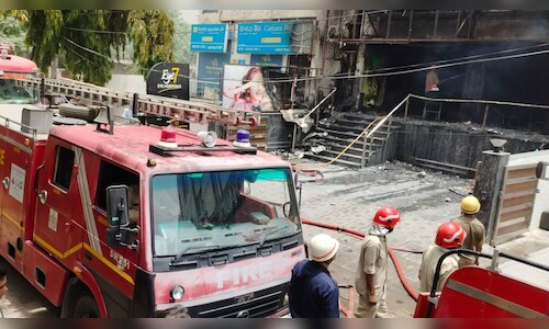 Watch | Massive fire breaks out at eye hospital in Delhi's Lajpat Nagar ...