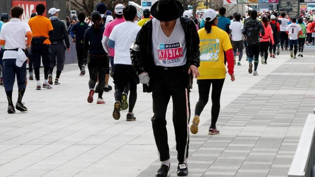 10 health benefits of walking backwards: Improve your physical and ...