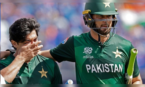 Wasim Akram takes a dig at the Pakistan team after their early exit ...