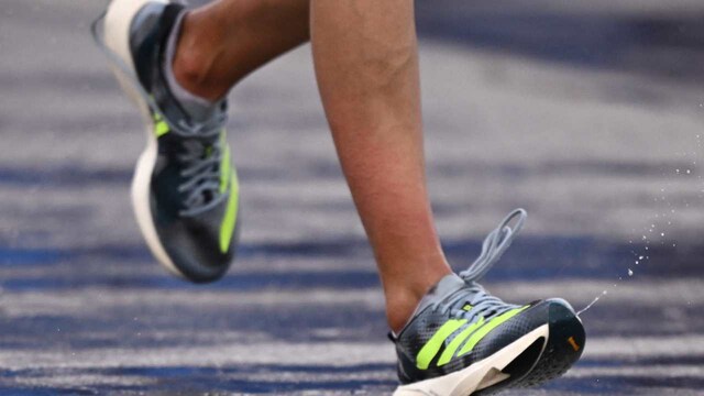 10 health benefits of walking backwards: Improve your physical and ...