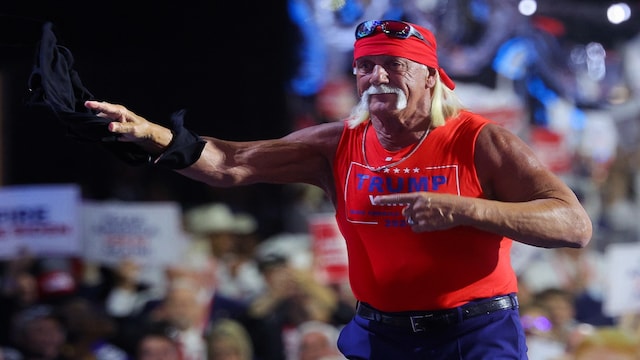 Watch Wwe Legend Hulk Hogans Fiery Speech Endorsing Donald Trump For Us President Cnbc Tv18