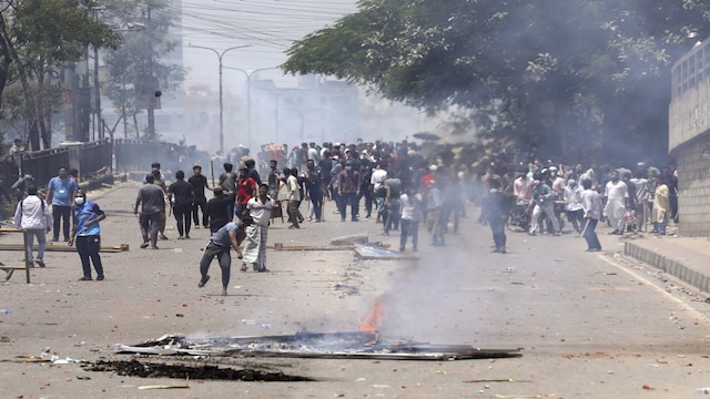 Bangladesh protests: 39 people killed, hundreds injured. Why students ...
