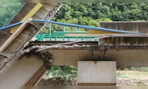 China bridge collapse kills 12, several vehicles drown in Jinqian River ...