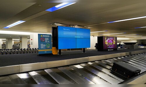 Global tech outage: CrowdStrike and Microsoft disrupt flights, banking ...