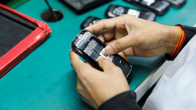 These five stocks benefit from Electronics manufacturing becoming a ₹6 ...