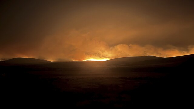 Thunderstorms and strong winds intensify Oregon's largest wildfire in ...
