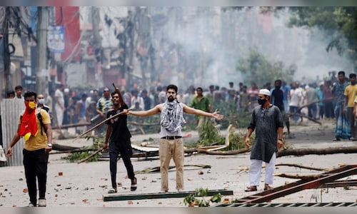 Bangladesh unrest: 2 killed, 30 injured as protesters and ruling party ...