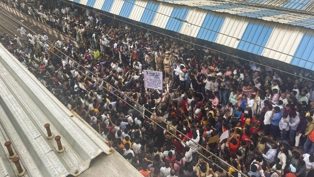 Badlapur sexual abuse case: School vandalised, 'rail roko' protest ...